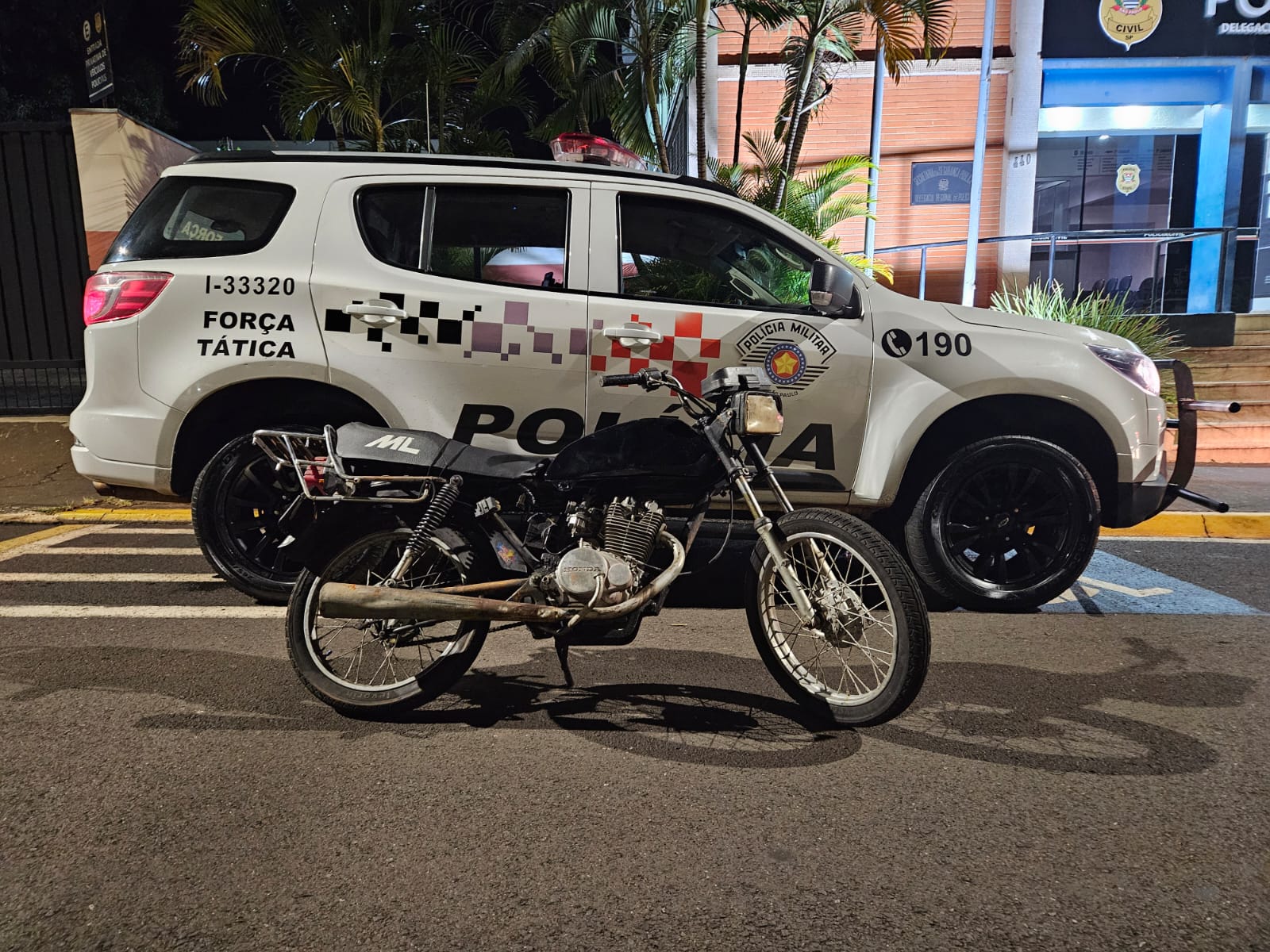 PM localiza moto com numeração do chassi e placa irregular