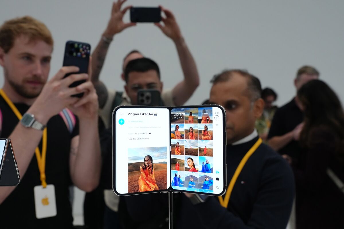 Iphone Duo Sets New Price Record At 3199 People News Time