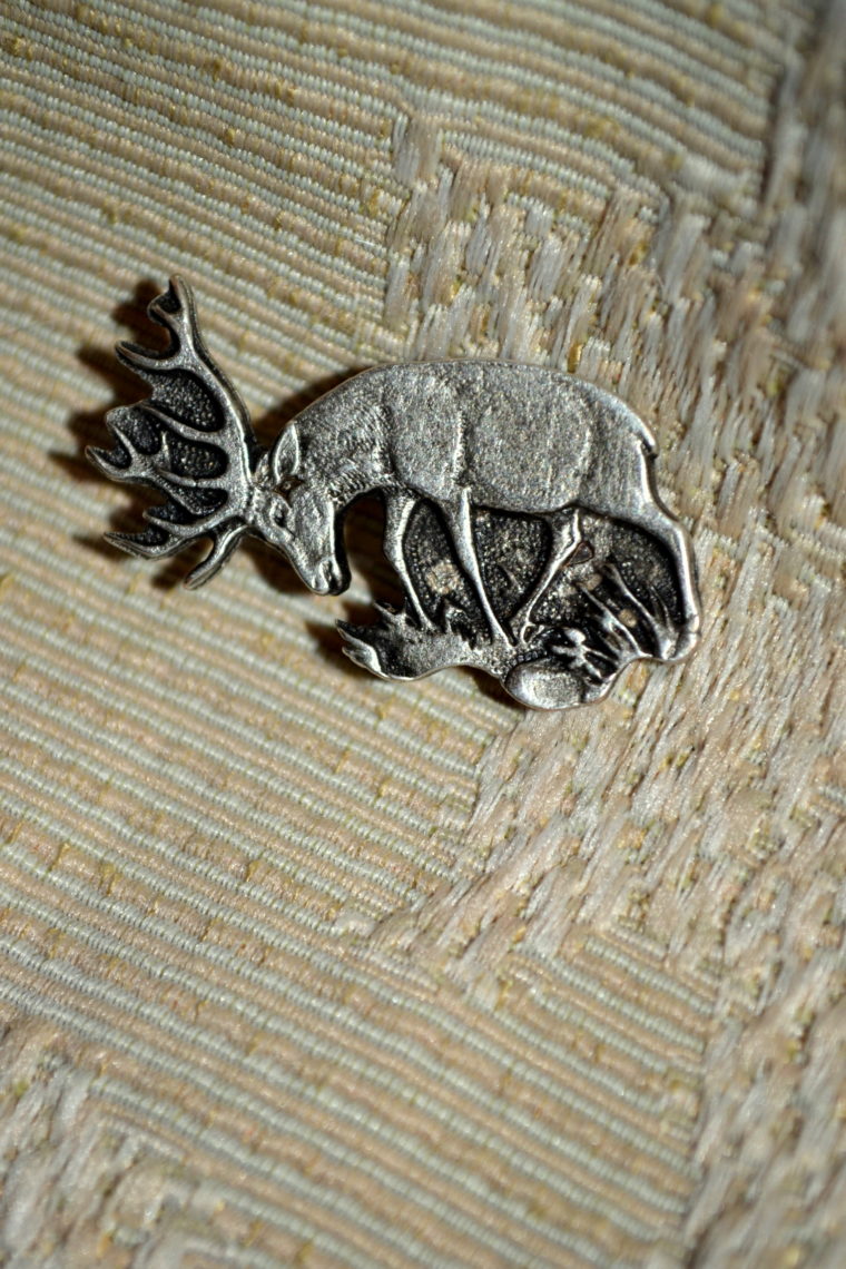 Hat or Lapel Pin Stag – Trachten-Quelle