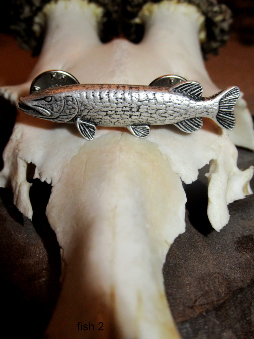 Hat or Lapel Pin Fish 2 – Trachten-Quelle