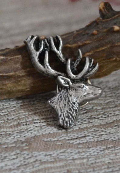 Hat or Lapel Pin of Elk Head – Trachten-Quelle