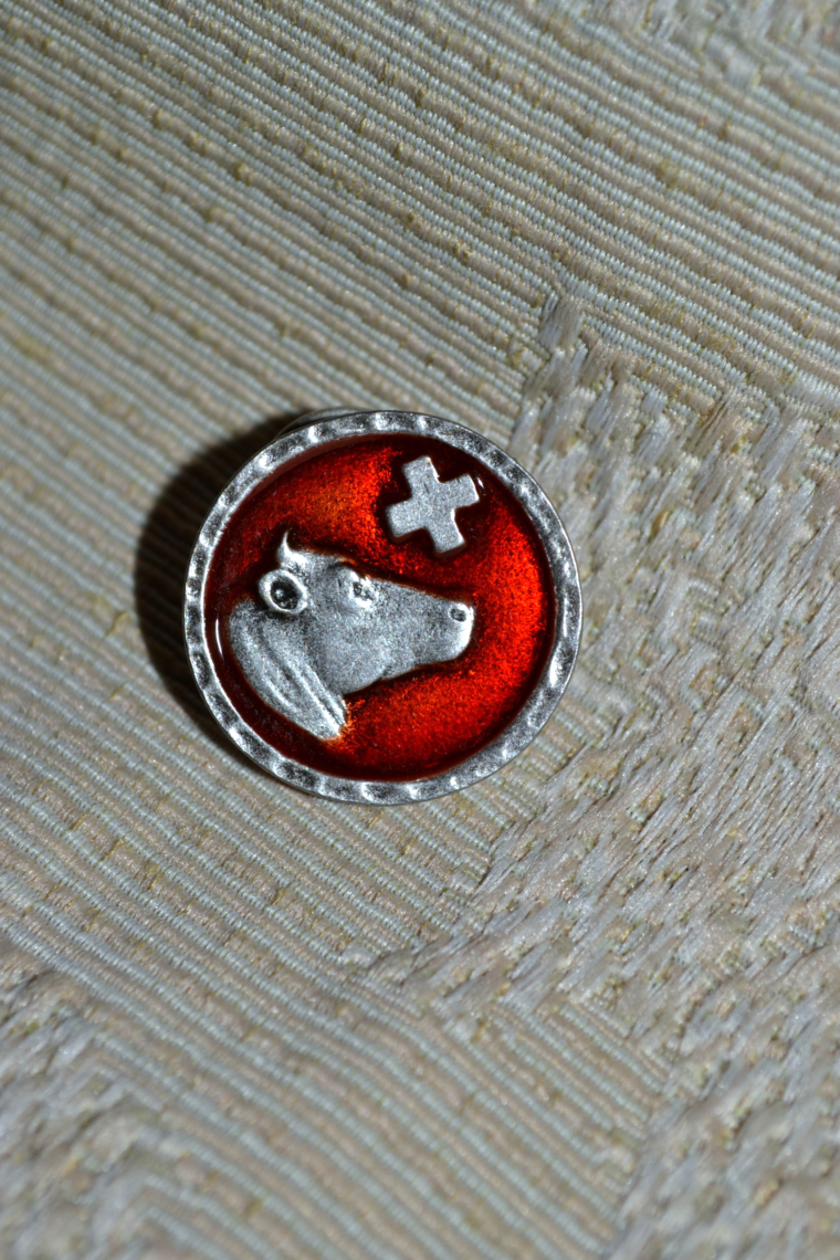 Hat or Lapel Pin Enameled Swiss Cow – Trachten-Quelle